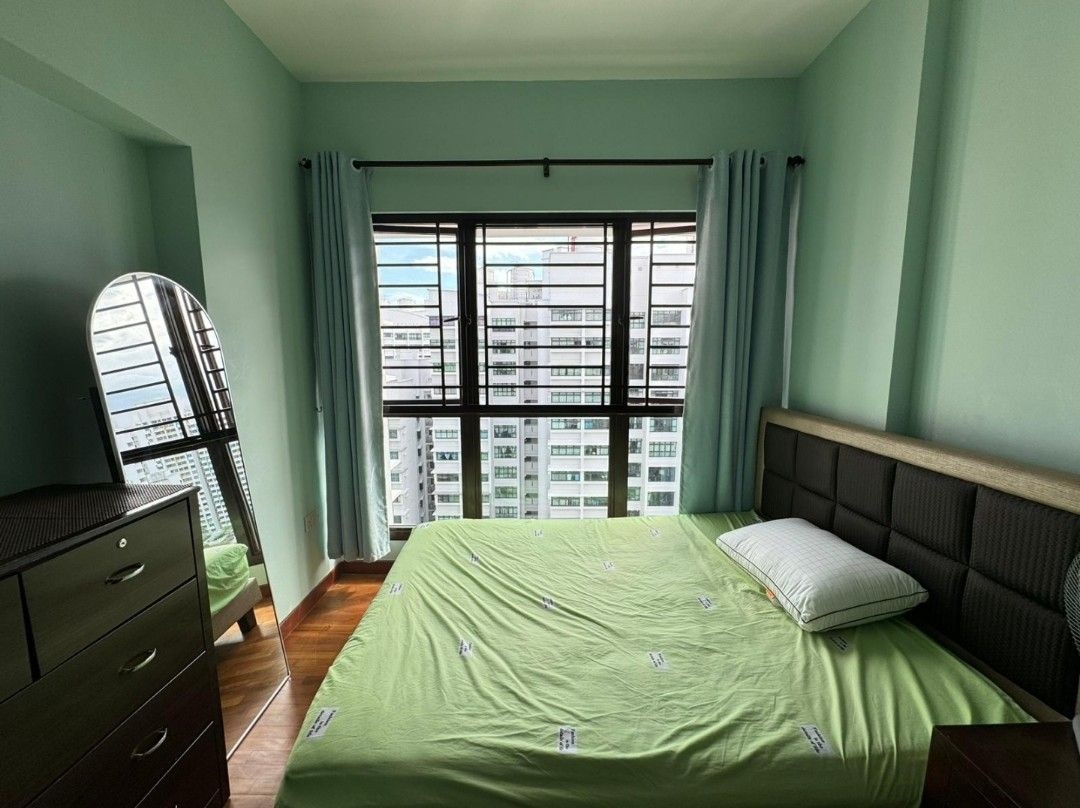 Common room to rent out for long term stays! Staying on highest floor ...