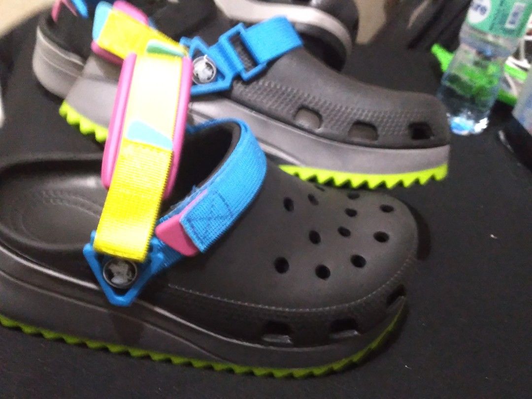 CROCS MALL PULL OUT, Women's Fashion, Footwear, Slippers and slides on ...