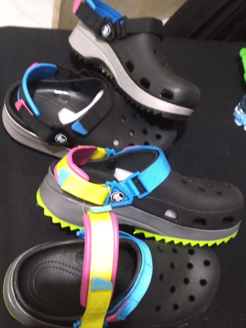 CROCS MALL PULL OUT, Women's Fashion, Footwear, Slippers and slides on ...