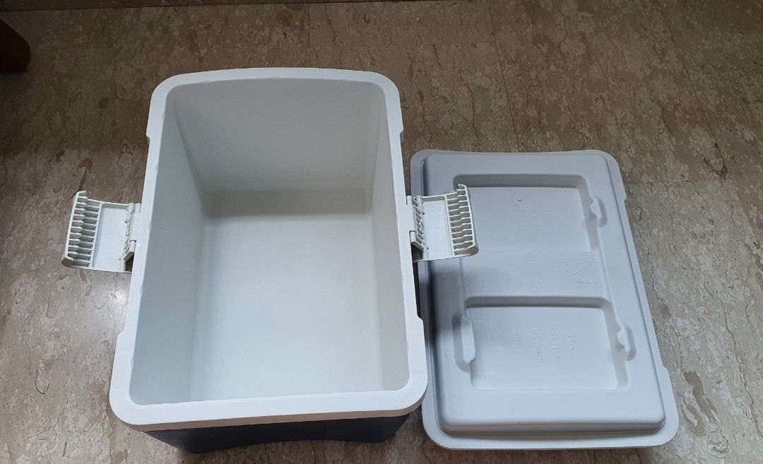 Esky Ice Cooler Box (12 Litre), Sports Equipment, Fishing on Carousell