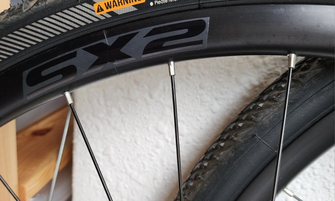 Giant SX2 wheelset, disc brakes, includes Crosscut AT2 tubeless tires ...