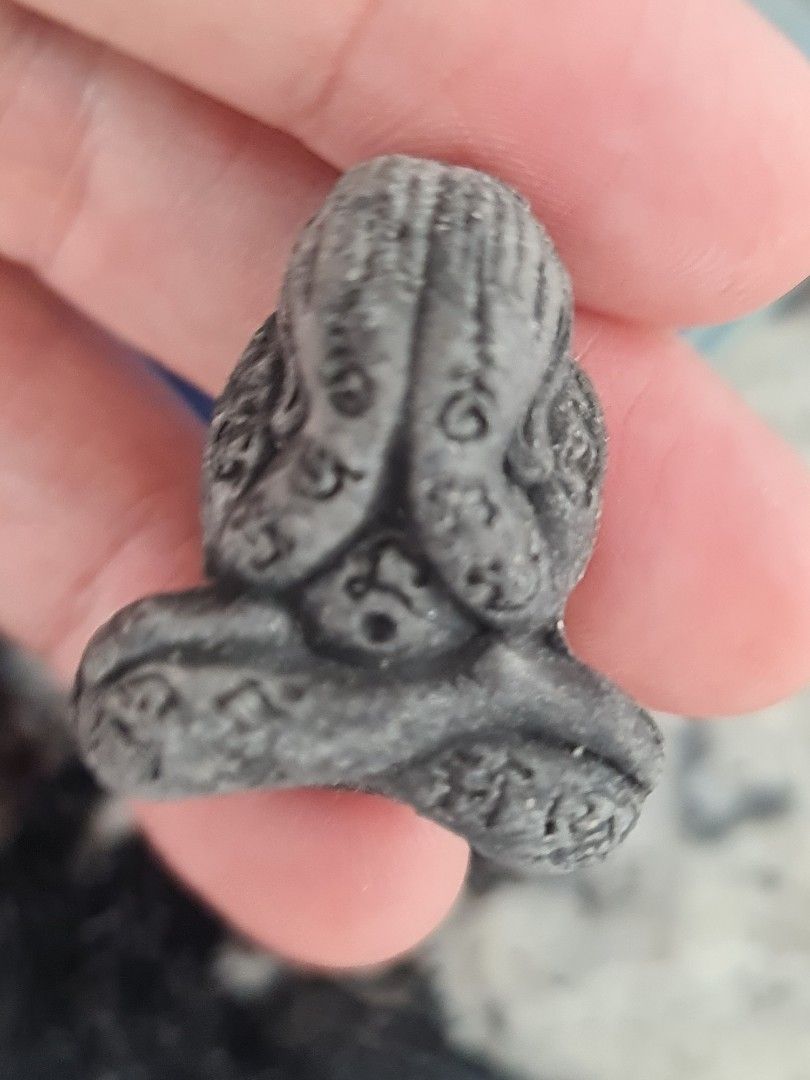 Lp Daeng - Pidta (Tok Raja), Hobbies & Toys, Memorabilia & Collectibles ...