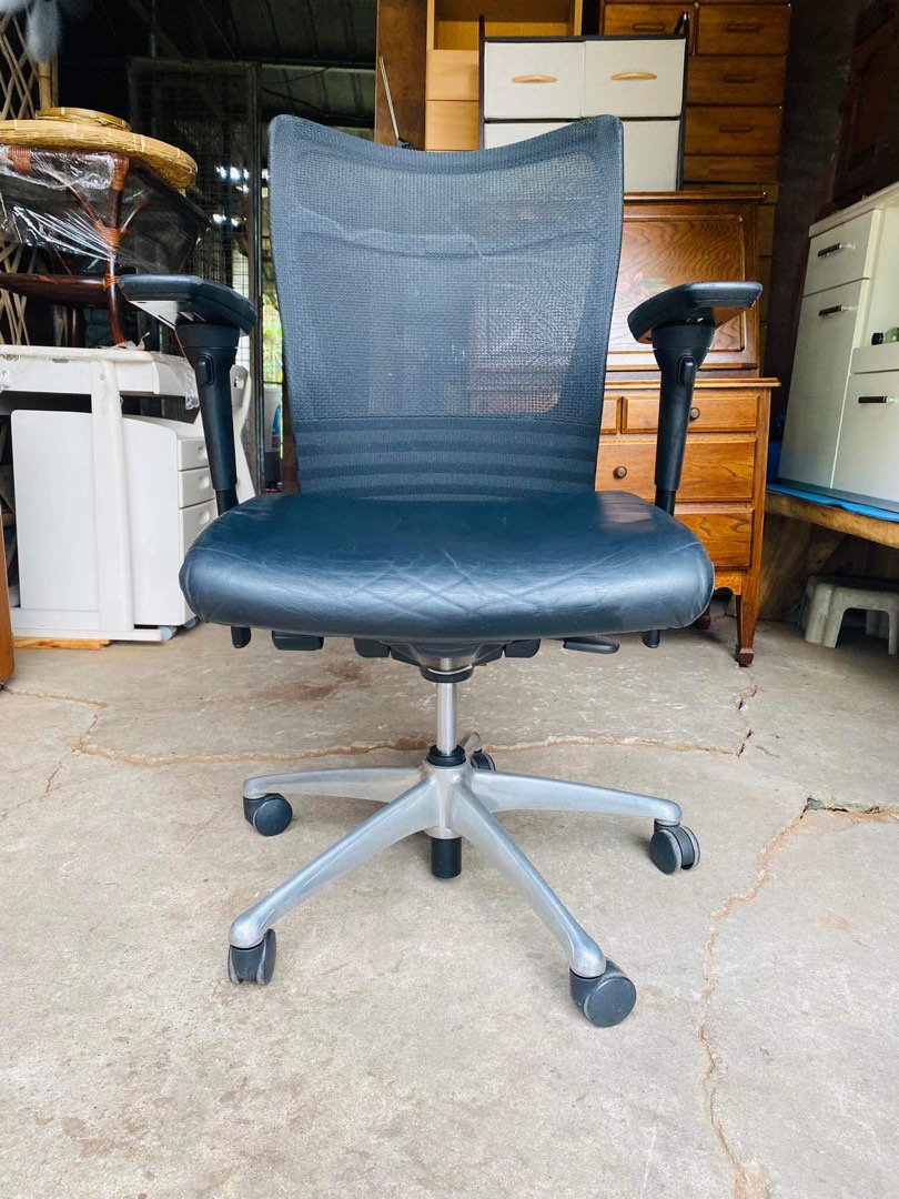OKAMURA BLACK OFFICE CHAIR ADJUSTABLE HEIGHT ADJUSTABLE ARM REST ...