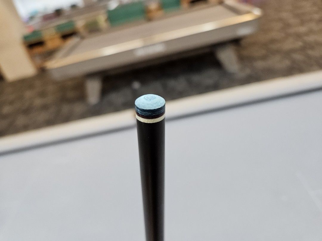 Predator Throne 2-4 cue, Sports Equipment, Sports & Games, Billiards ...