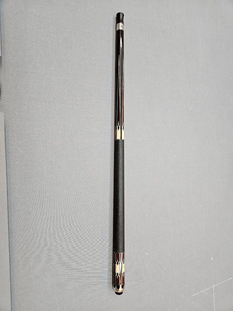 Predator Throne 2-4 cue, Sports Equipment, Sports & Games, Billiards ...