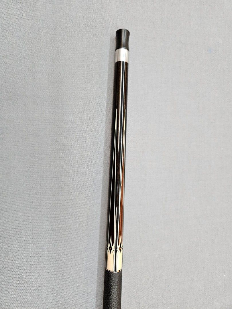 Predator Throne 2-4 cue, Sports Equipment, Sports & Games, Billiards ...