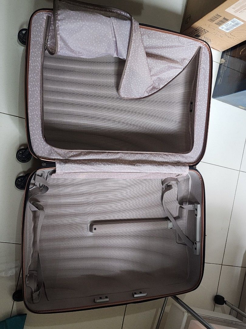Samonite luggage, Hobbies & Toys, Travel, Luggage on Carousell