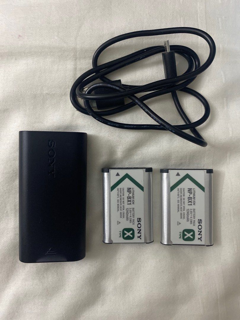 Sony RX100 IV (M4) Cybershot + extras, Photography, Cameras on Carousell