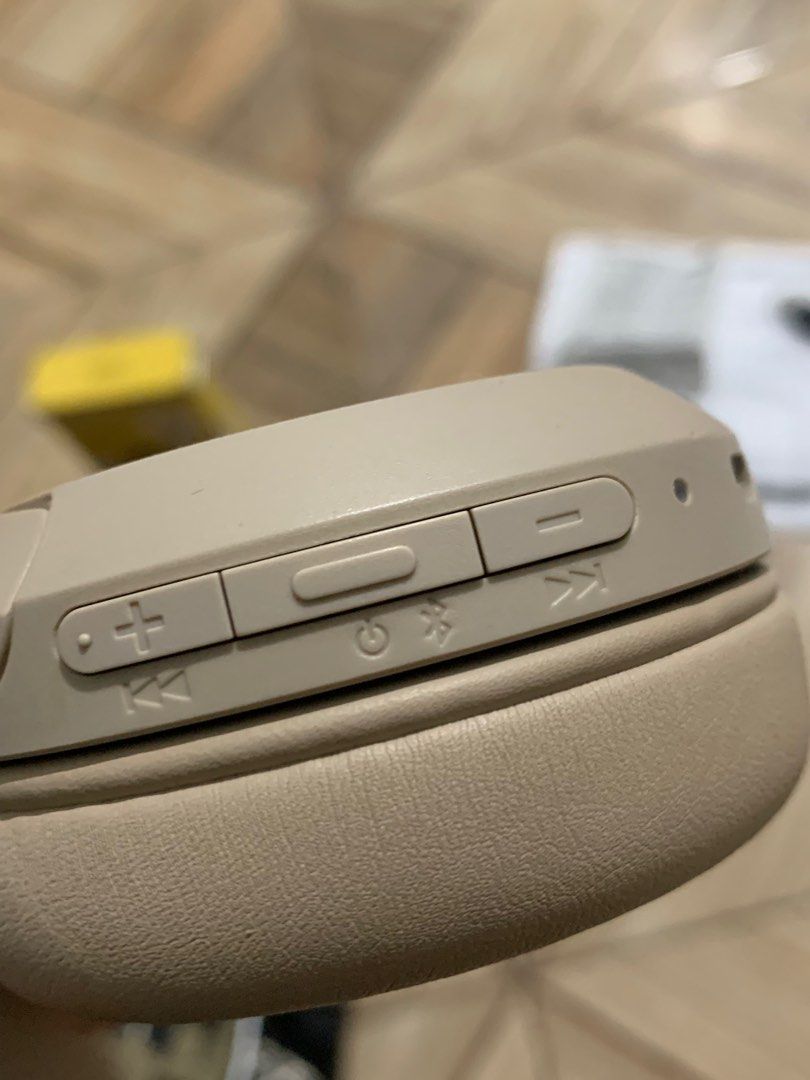 🧸SONY WH-C520 HEADPHONES (BEIGE) WITH BOX AND CHARGER🧸 STILL NEGOTIABLE ...