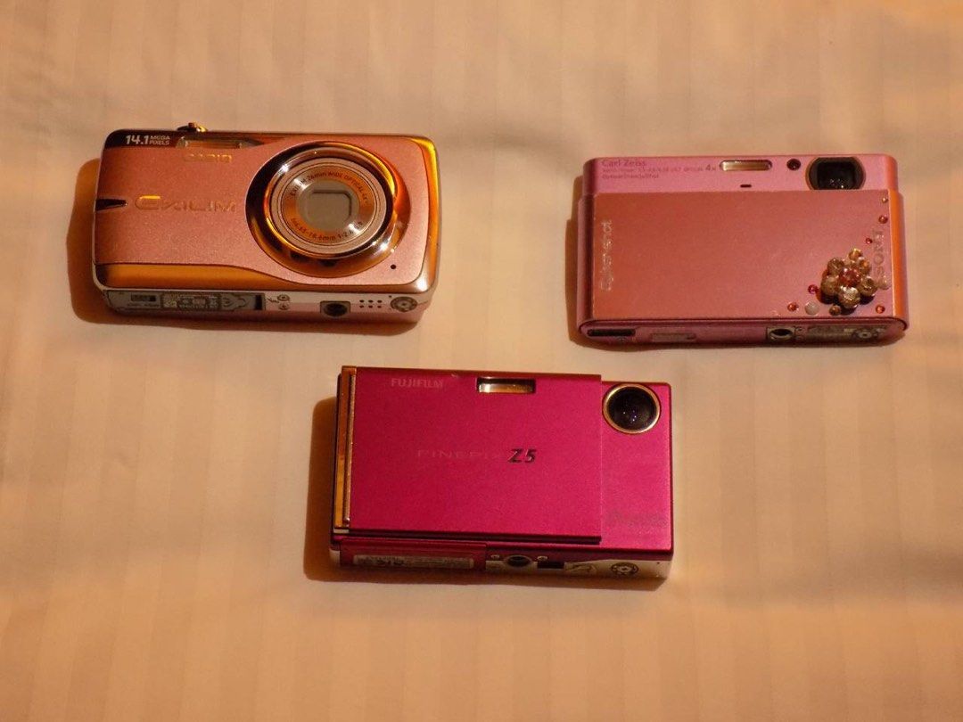 vintage DIGI CAMERAS !!, Photography, Cameras on Carousell