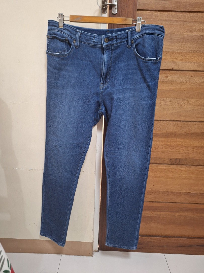 XL EZY Denim Slim Tapered Uniqlo (92-100 cm waist), Men's Fashion, Bottoms, Jeans on Carousell