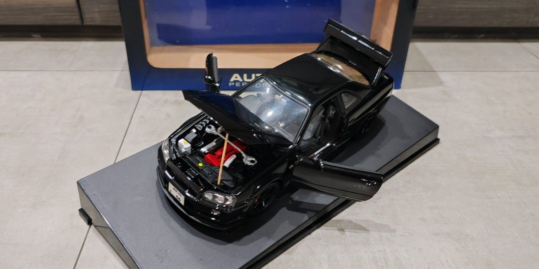1/18 Customised Autoart Nissan Skyline R34 GTR V-Spec 2 (Black Pearl ...