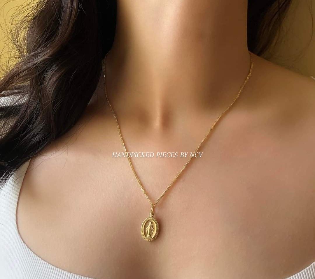 18k Saudi Gold Miraculous Medal Necklace 18", Women's Fashion, Jewelry ...