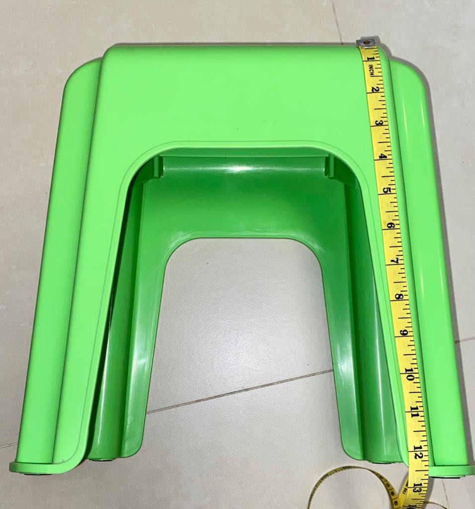 香港製造紅A牌綠色矮櫈 Green stool (made in Hong Kong), 傢俬＆家居, 傢俬, 椅子 - Carousell