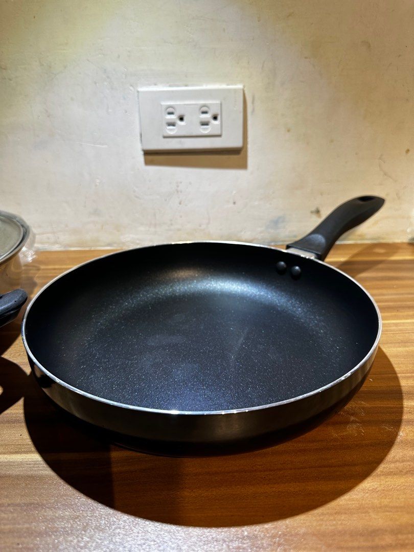 Chefs Gallery (Teflon) Frying Pan and Stainless Steel Pot with Lid ...