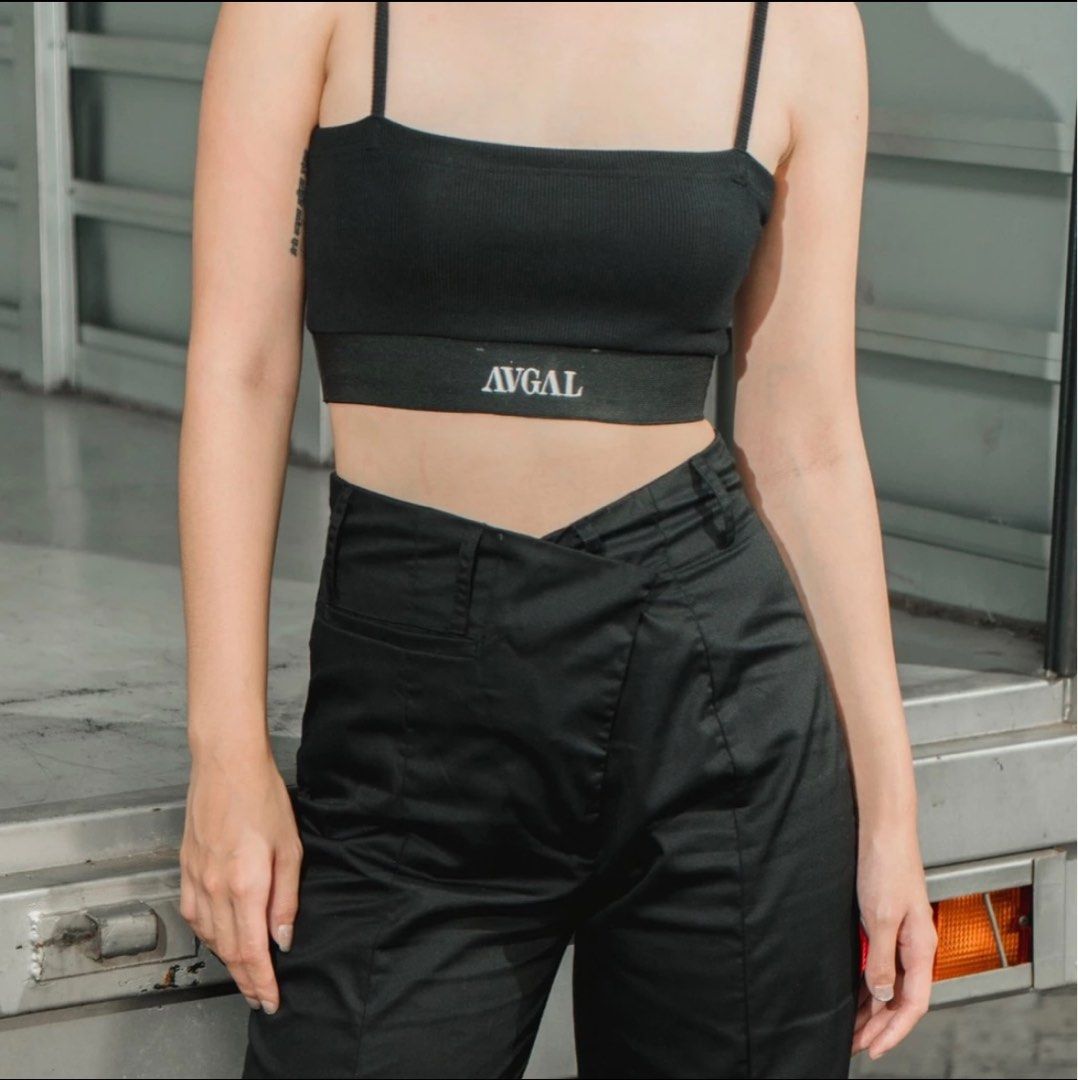 EI VI GAL crop tank, Fesyen Wanita, Pakaian Wanita, Atasan di Carousell