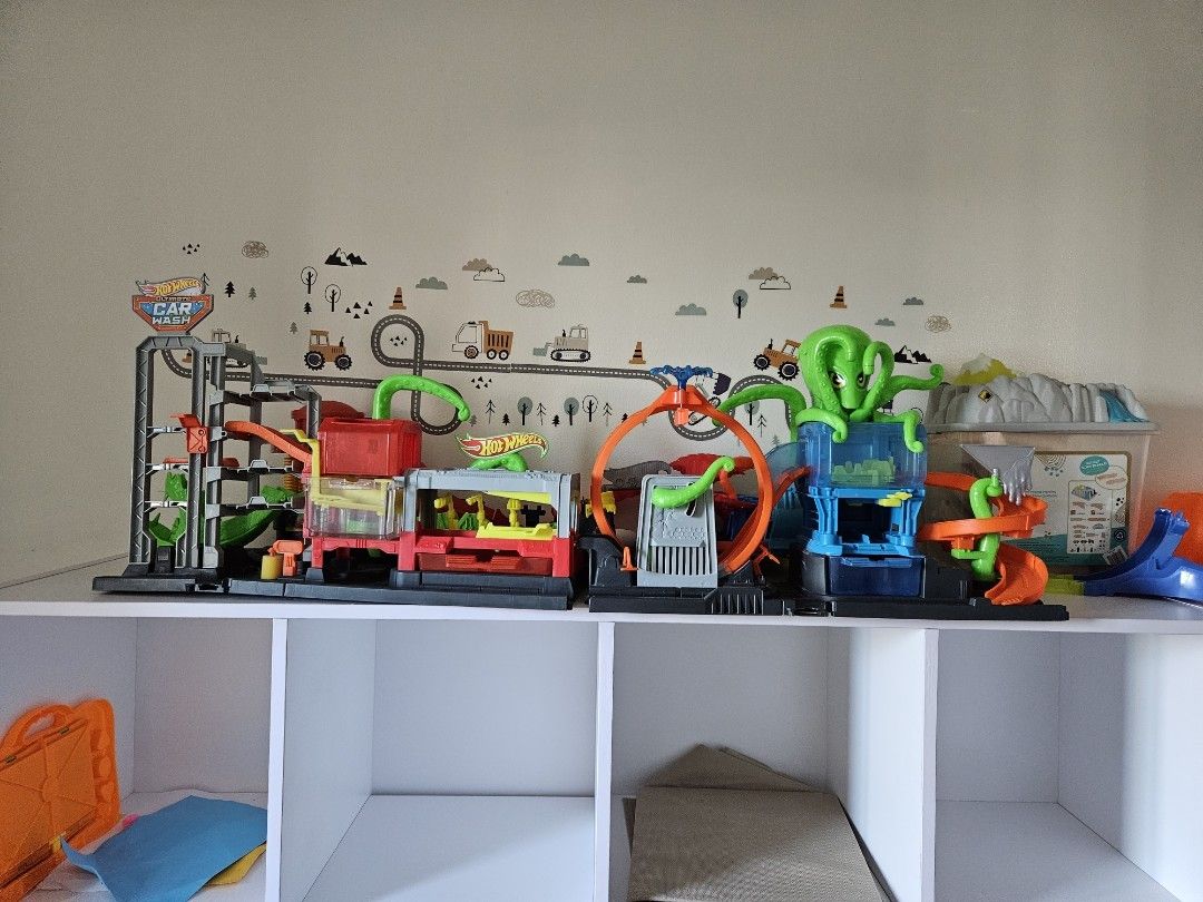 Hot Wheels Octopus Set, Hobbies & Toys, Toys & Games on Carousell