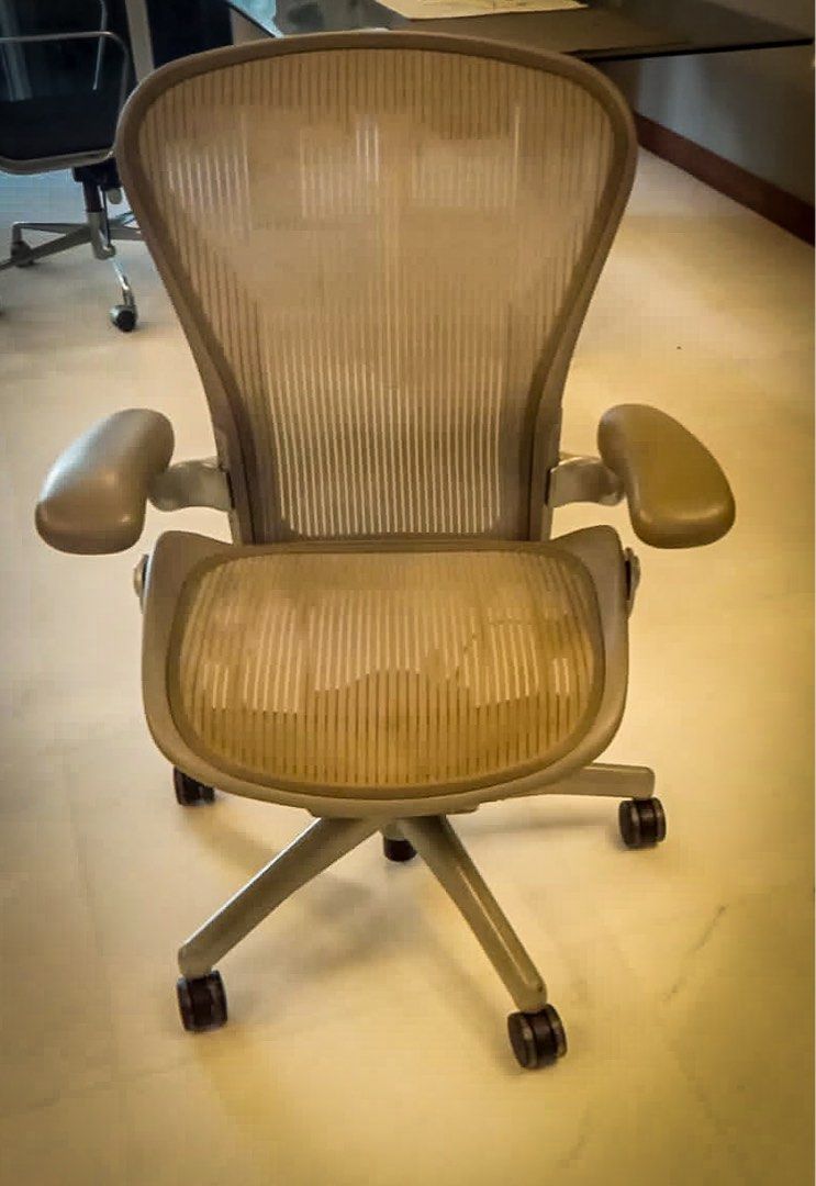 Iconic Aeron Herman Miller mesh chair | half loaded | solid and ...