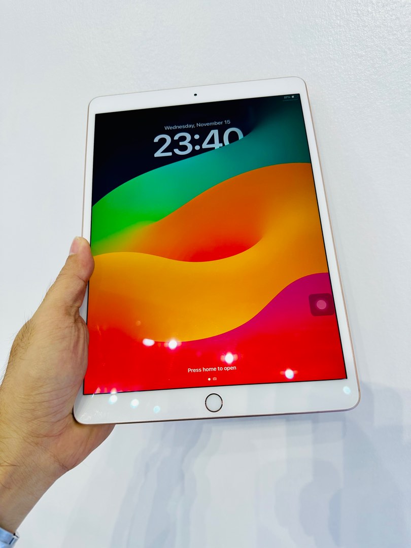 iPad Air 256Gb 3rd Gen , latest iOS version 7.1.1, Mobile Phones ...
