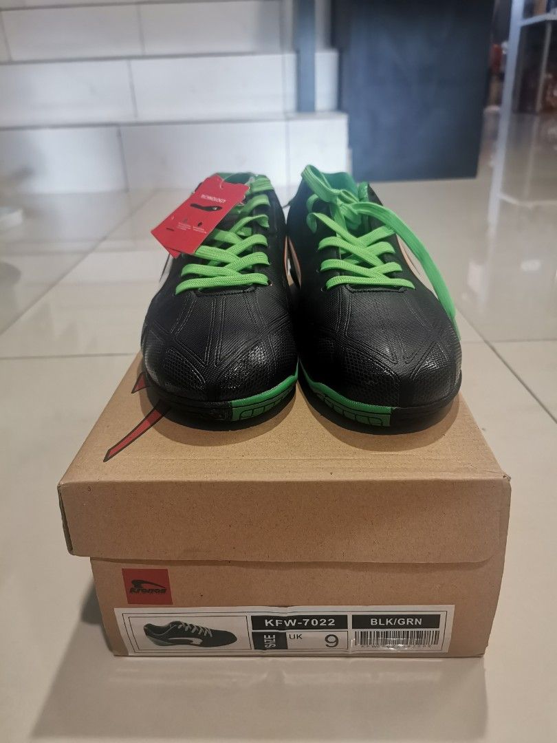 kronos football shoes, Men's Fashion, Footwear, Boots on Carousell