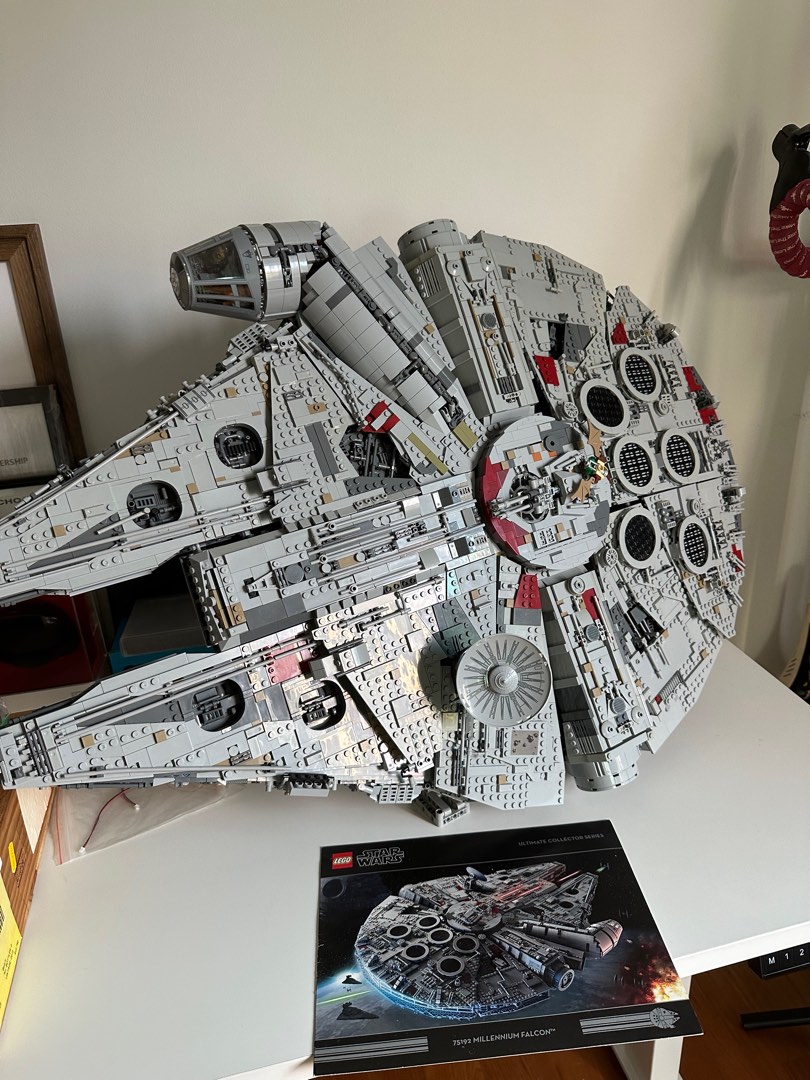 LEPIN 05132 Star Wars Millennium Falcon with Efferman Stand, Hobbies ...