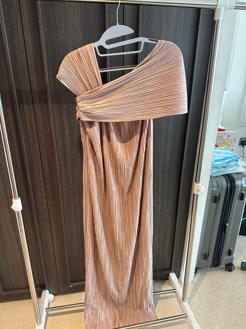 like new Innit Garner Maxi, Women's Fashion, Dresses & Sets, Dresses on ...