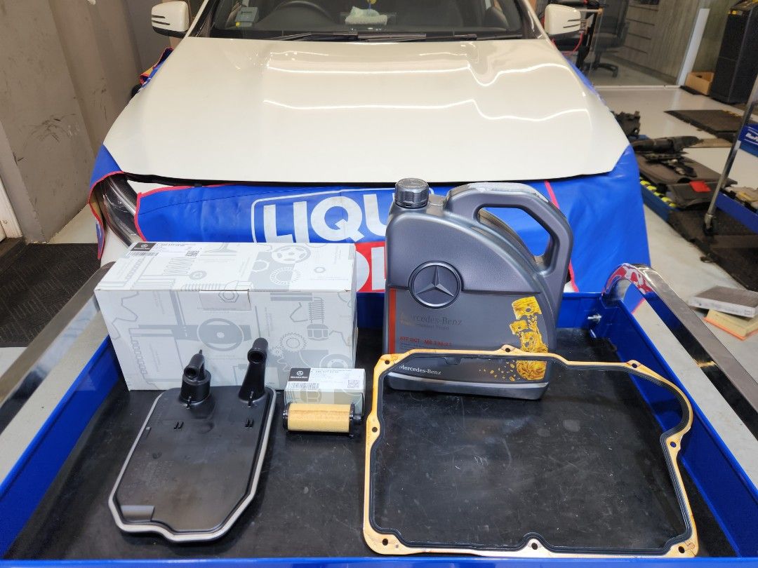 Mercedes X156 GLA180 Servicing Using Mercedes Engine Oil 5W40, Oil ...