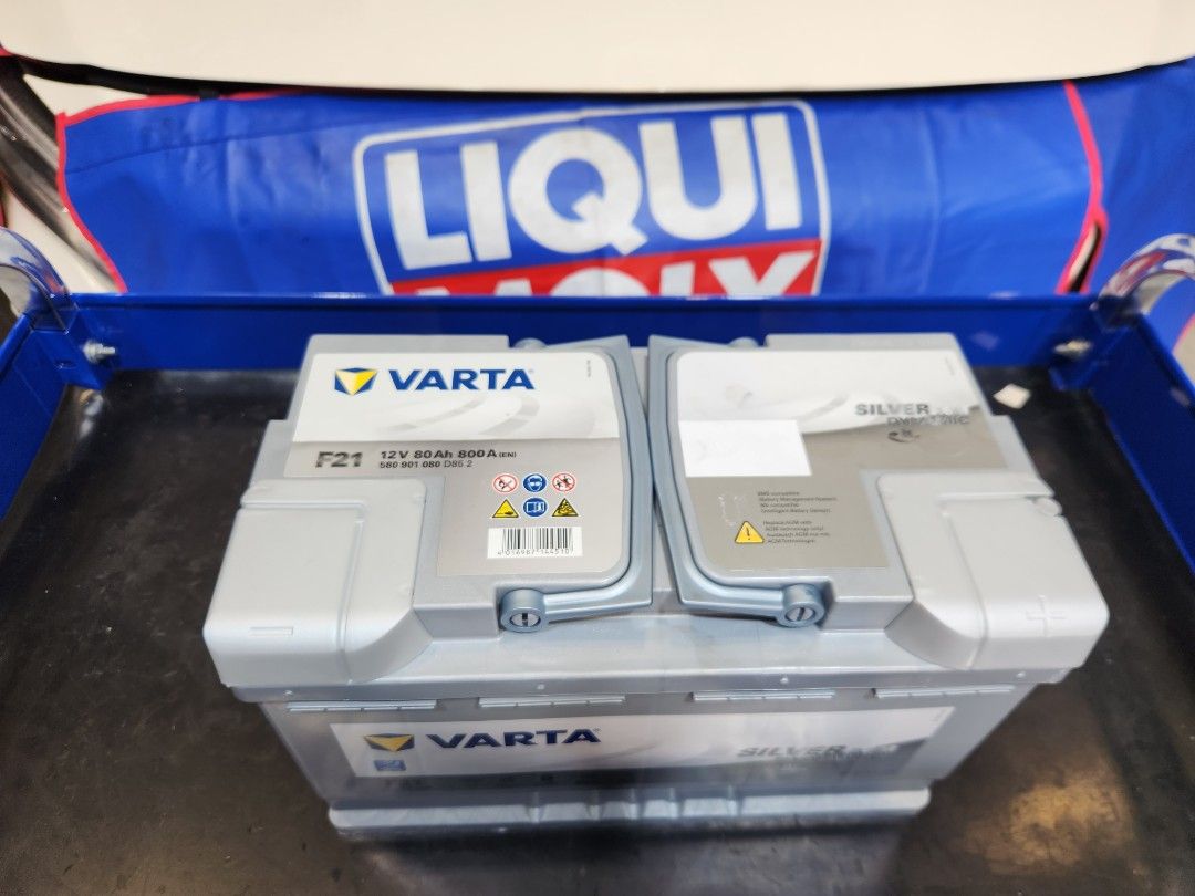 Mercedes X156 GLA180 Servicing Using Mercedes Engine Oil 5W40, Oil ...