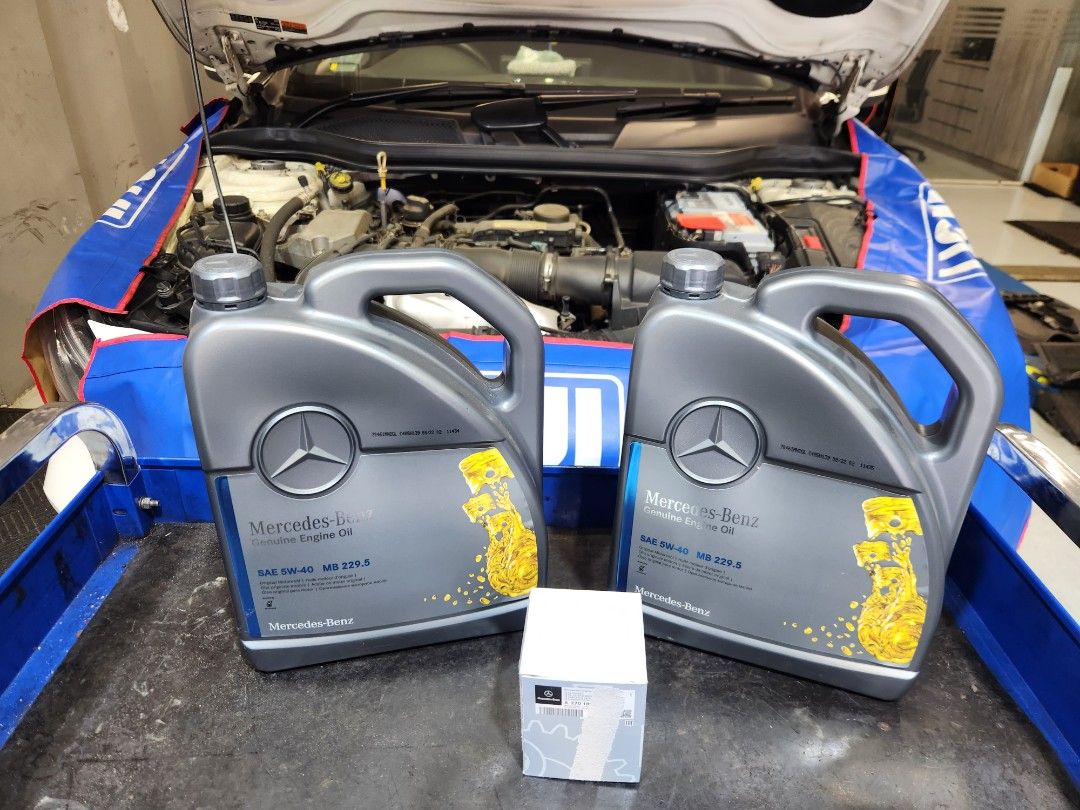 Mercedes X156 GLA180 Servicing Using Mercedes Engine Oil 5W40, Oil ...