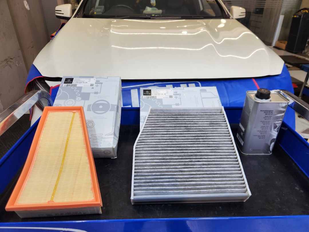 Mercedes X156 GLA180 Servicing Using Mercedes Engine Oil 5W40, Oil ...