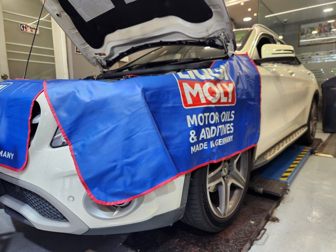 Mercedes X156 GLA180 Servicing Using Mercedes Engine Oil 5W40, Oil ...