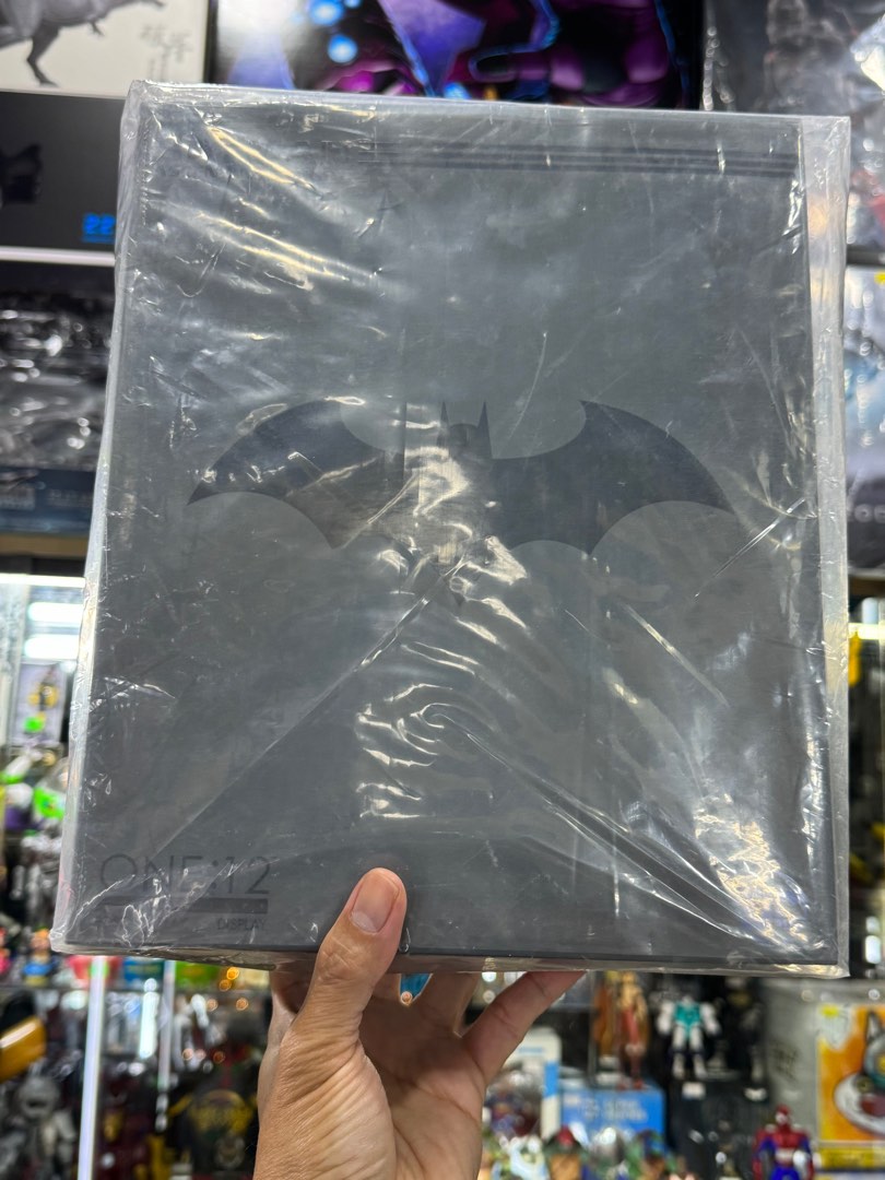 MEZCO BATMAN Ascending Knight, Hobbies & Toys, Toys & Games on Carousell