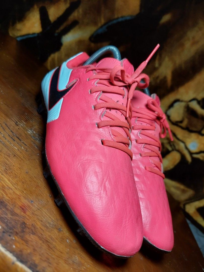 Nike Tiempo Soccer Shoes Size 6 Men 7 Women Mens Fashion Footwear Sneakers On Carousell