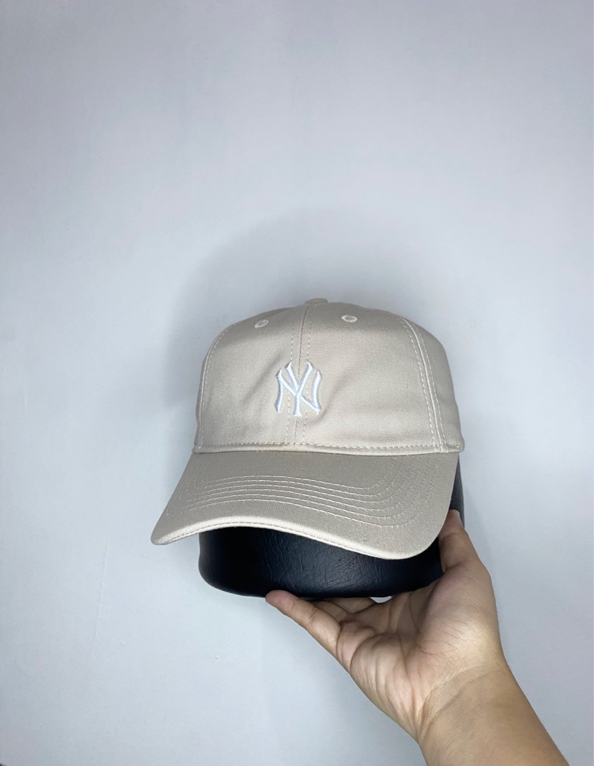 NY mlb cream, Men's Fashion, Watches & Accessories, Caps & Hats on Carousell