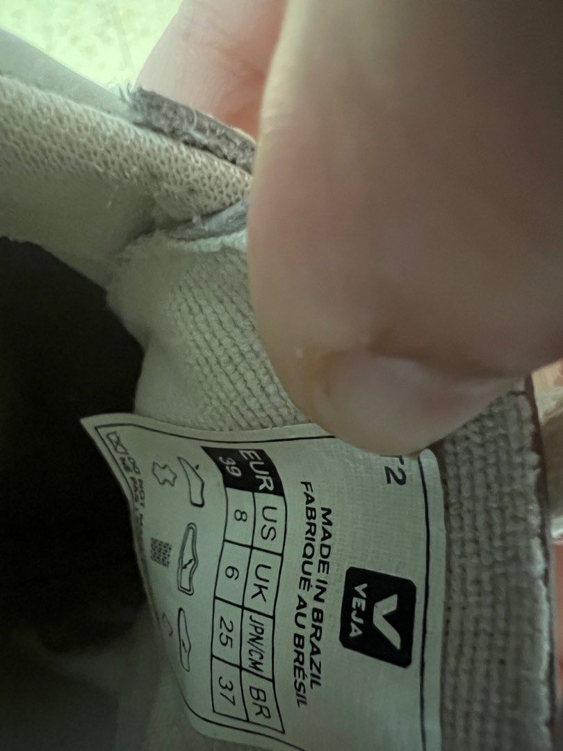 original Veja EUR 39, Women's Fashion, Footwear, Sneakers on Carousell