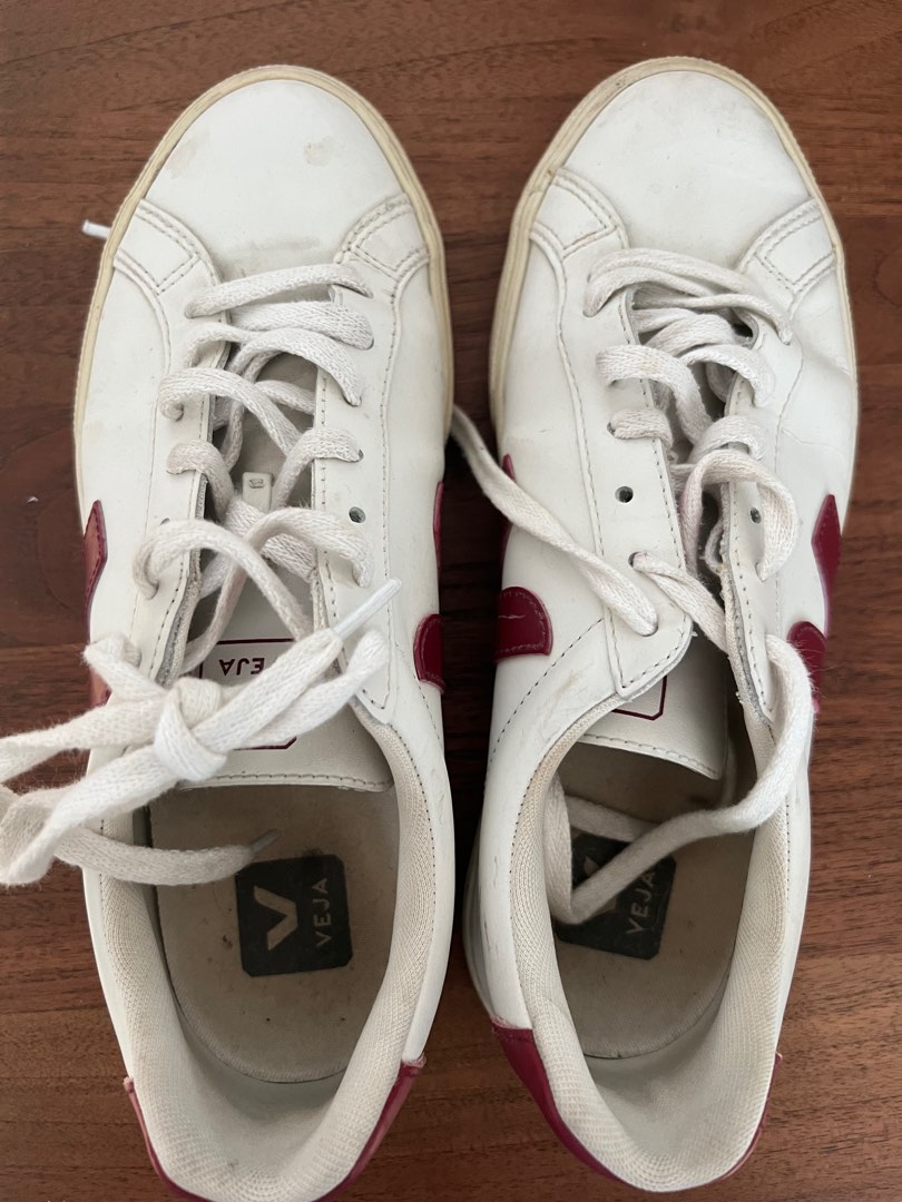 original Veja EUR 39, Women's Fashion, Footwear, Sneakers on Carousell