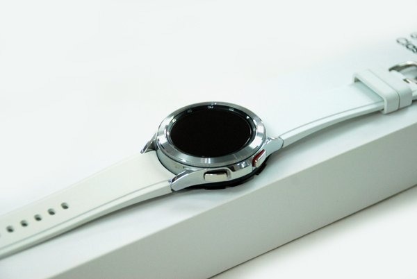 【蒐機王】Samsung Watch 4 Classic 42mm LTE R885【可用舊機折抵】C4710-2, 手機及配件, 智慧穿戴 ...