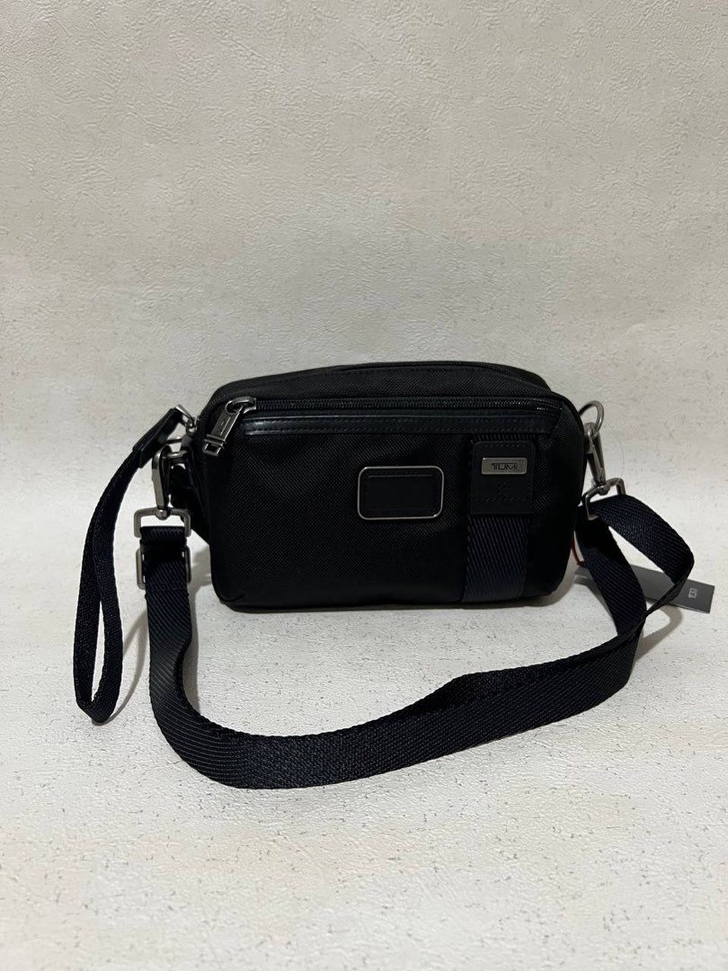 Tumi, Fesyen Wanita, Tas & Dompet di Carousell