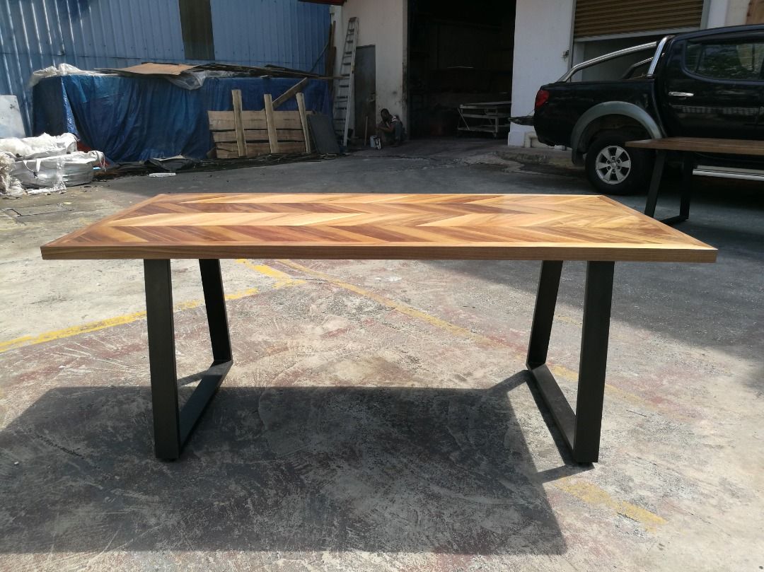 V Table, Furniture & Home Living, Furniture, Tables & Sets on Carousell