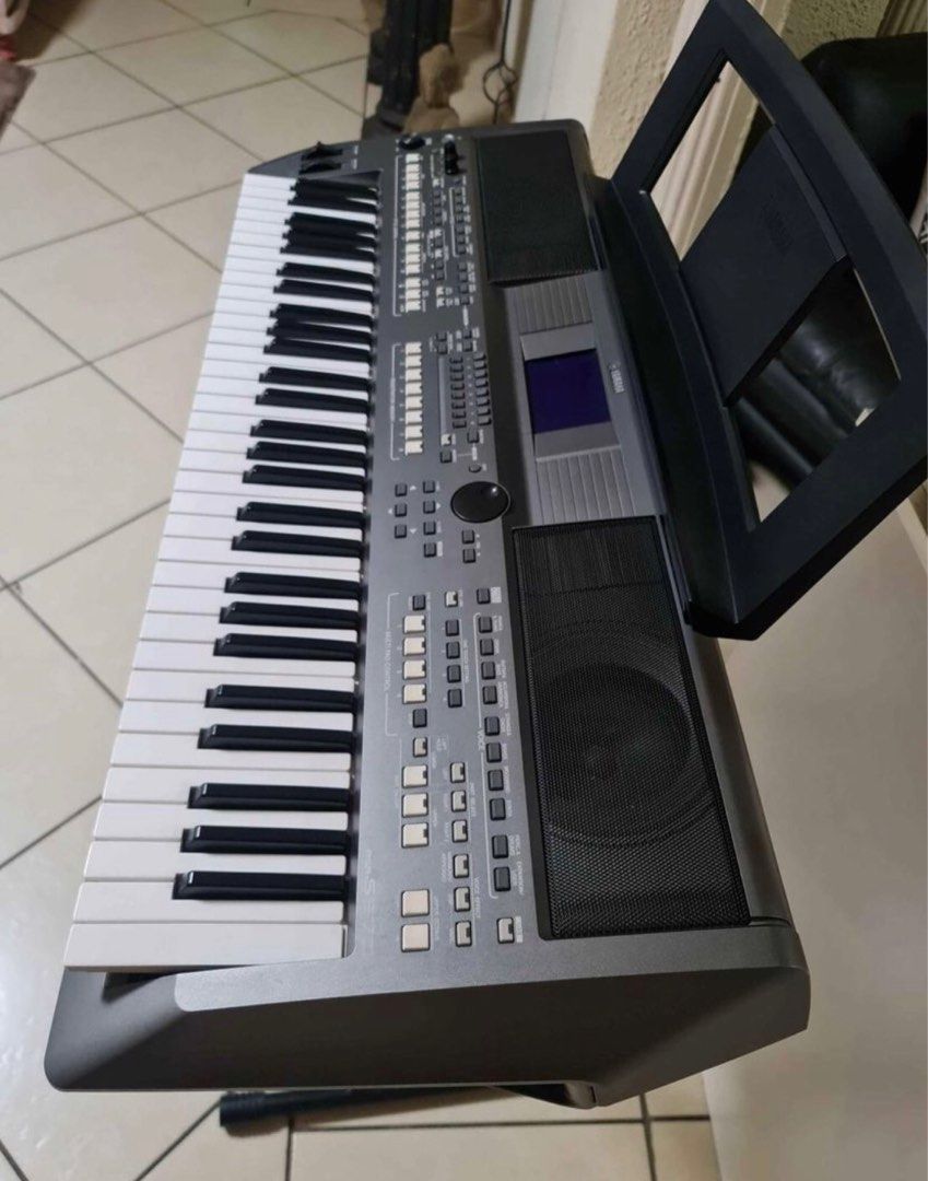 Yamaha PSR-S670 keyboard, Hobbies & Toys, Music & Media, Musical ...