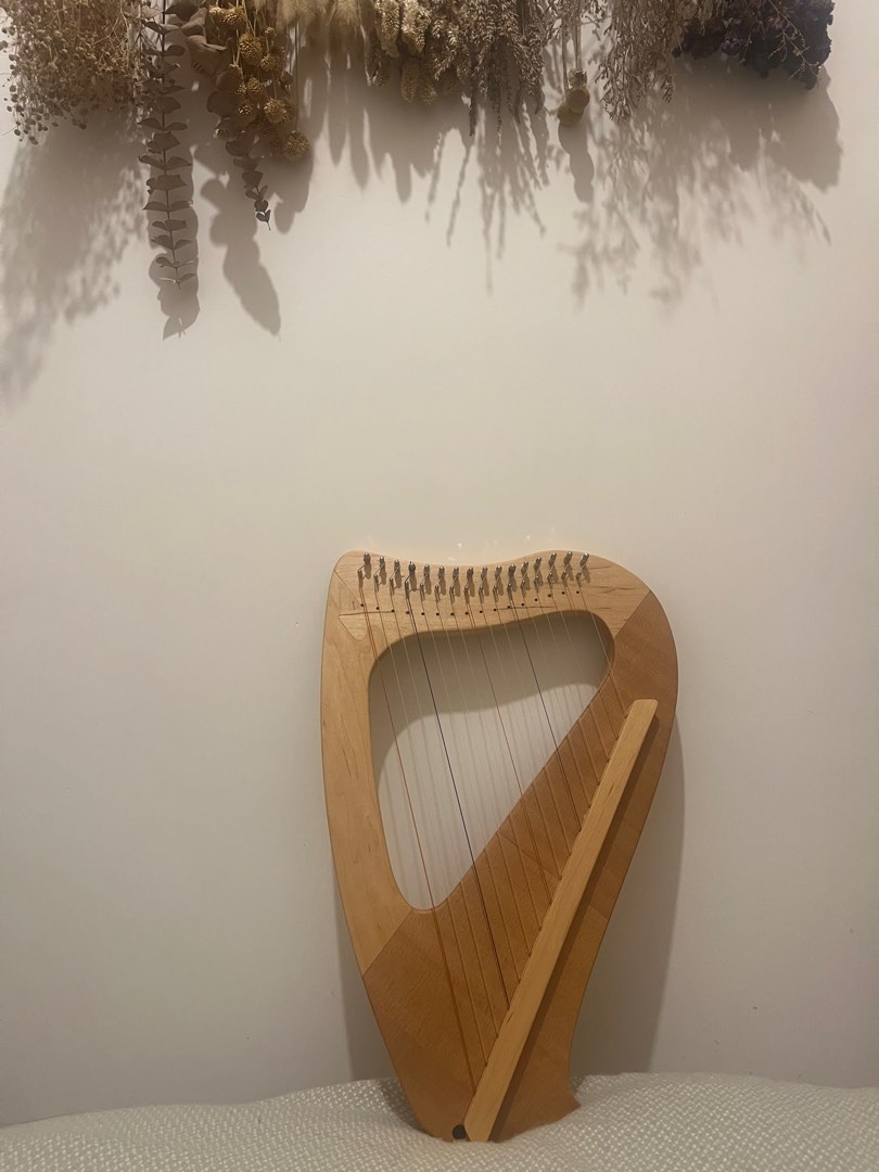 十六弦豎琴 hand made 16 strings harp/lyre, 興趣及遊戲, 音樂、樂器 & 配件, 樂器 - Carousell