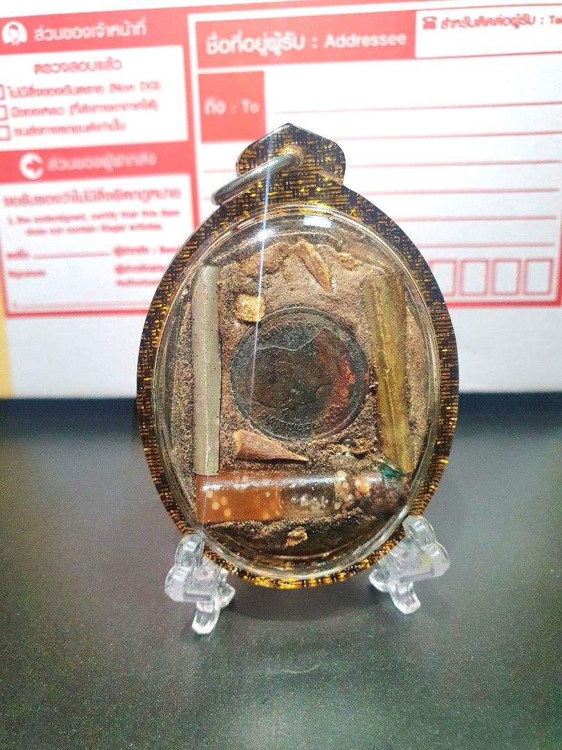 [For sharing only! Rare locket with fierce materials at the back! Ajahn ...