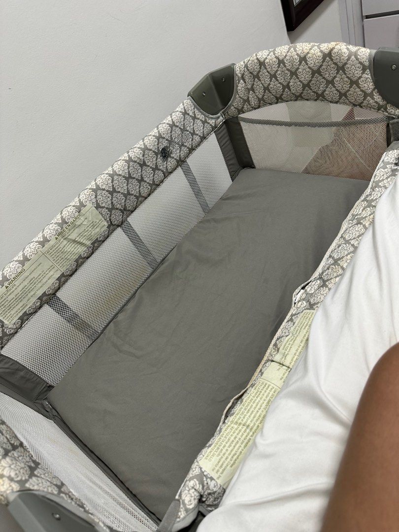 Arms Reach Mini Co Sleeper baby Crib / cot / Bassinet, Babies & Kids ...