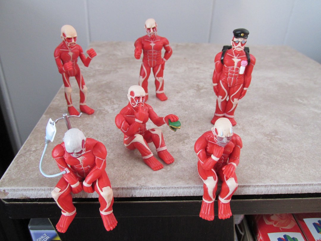 Attack On Titan Desktop Figure (AOT) Colossal Titan, Hobbies & Toys ...