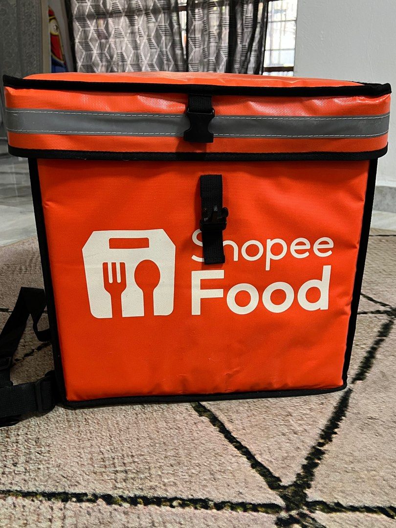 Beg rider Shopeefood + 2x baju XL, Men's Fashion, Bags, Backpacks on ...