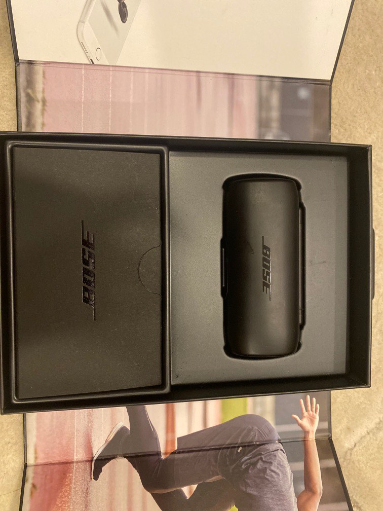 Boss wireless headphone black, Audio, Earphones on Carousell