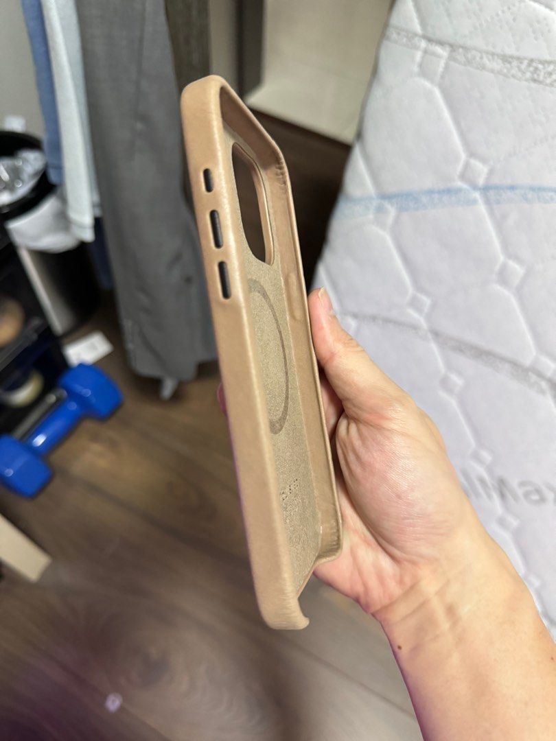 Bullstrap Iphone 15 pro max leather case Dune, Mobile Phones & Gadgets ...