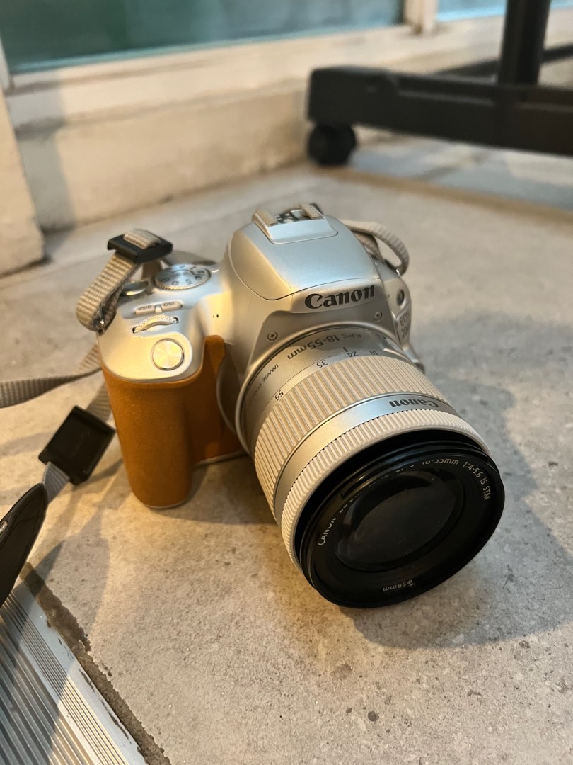 Canon 200D with 18-55mm kitlens, Photography, Cameras on Carousell