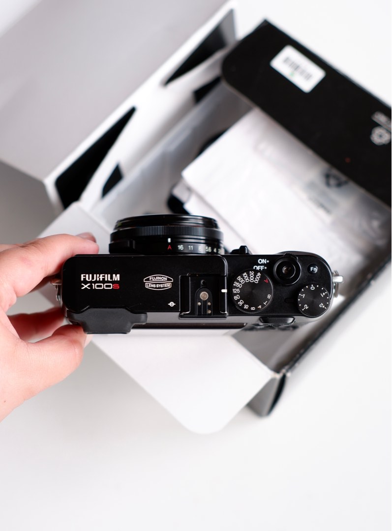 FUJIFILM X100s with fixed 23mm f/2 portrait bokeh lens, Photography, Cameras on Carousell