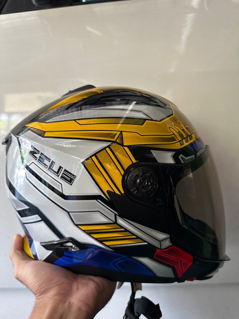 Helmet Zeus white Gundam, Motorbikes on Carousell